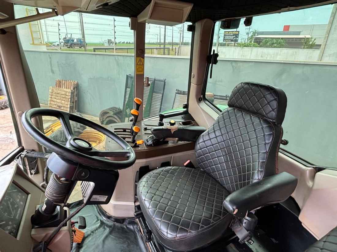 TRATOR 110 CV, JOHN DEERE 6110J ANO 2013, FELIPADO, COM PILOTO